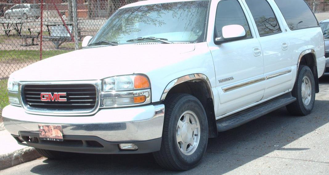 GMC Yukon XL II (GMT800) 1500 Denali 6.0 V8 (320 Hp) 4WD Automatic